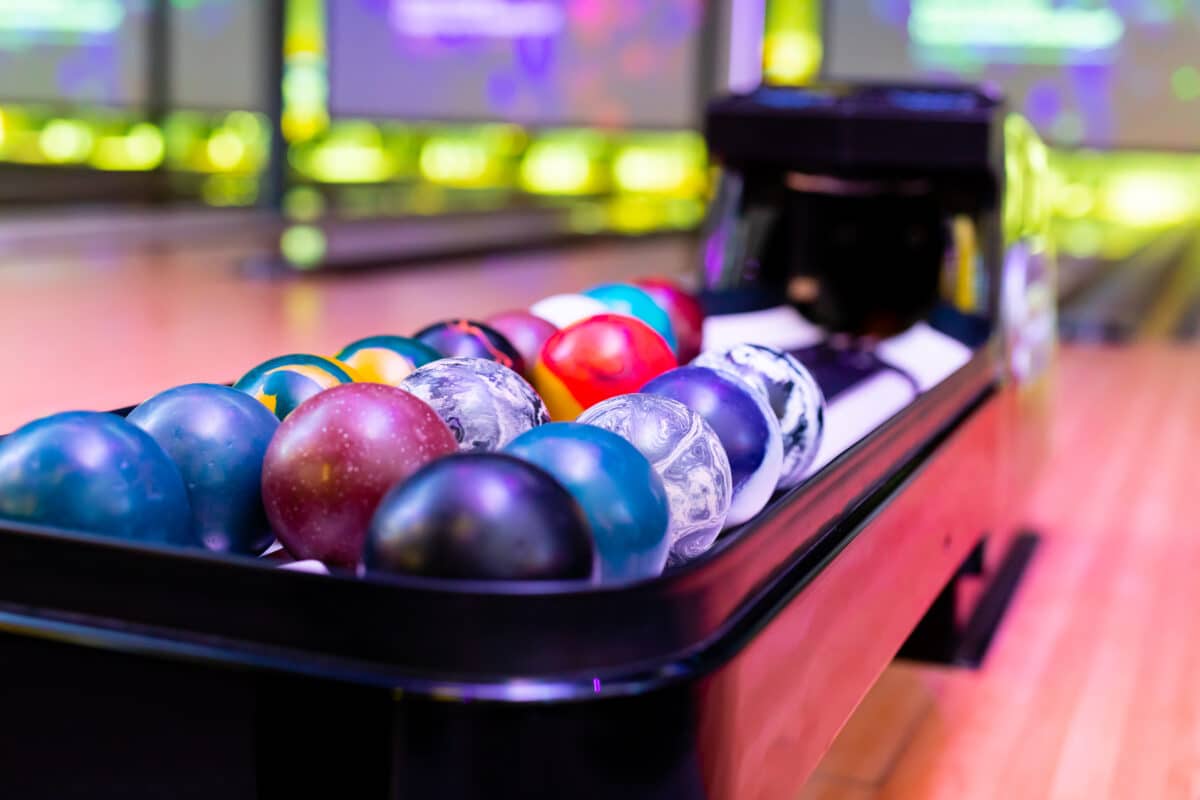 Bowling balls: types, tips and Duckpin Bowling